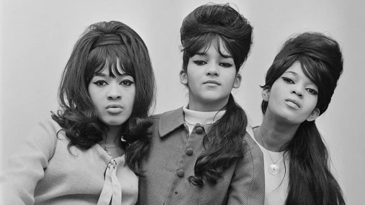 ‘Heavy hearts’: Last surviving Ronettes member dies aged 80 – OverSixty