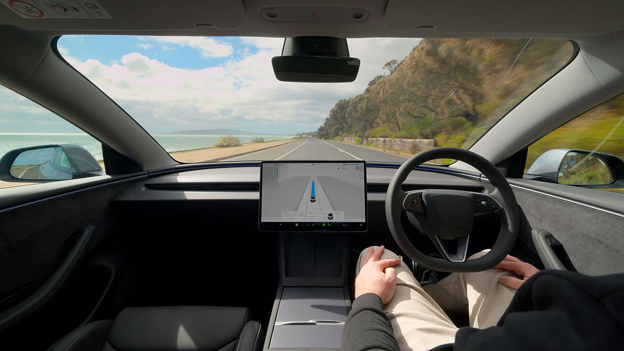 “Wake up!”: Shocking motorway moment as Tesla driver sleeps behind the ...